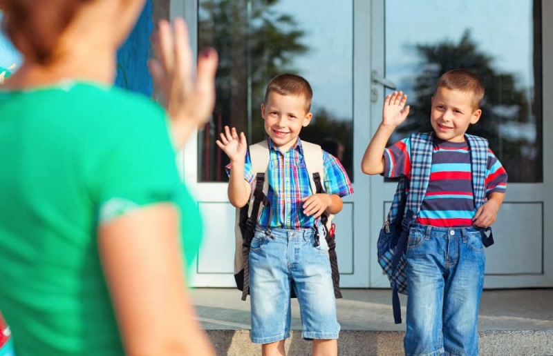 mom-dropping-kids-off-first-day-of-school | Technix Academy